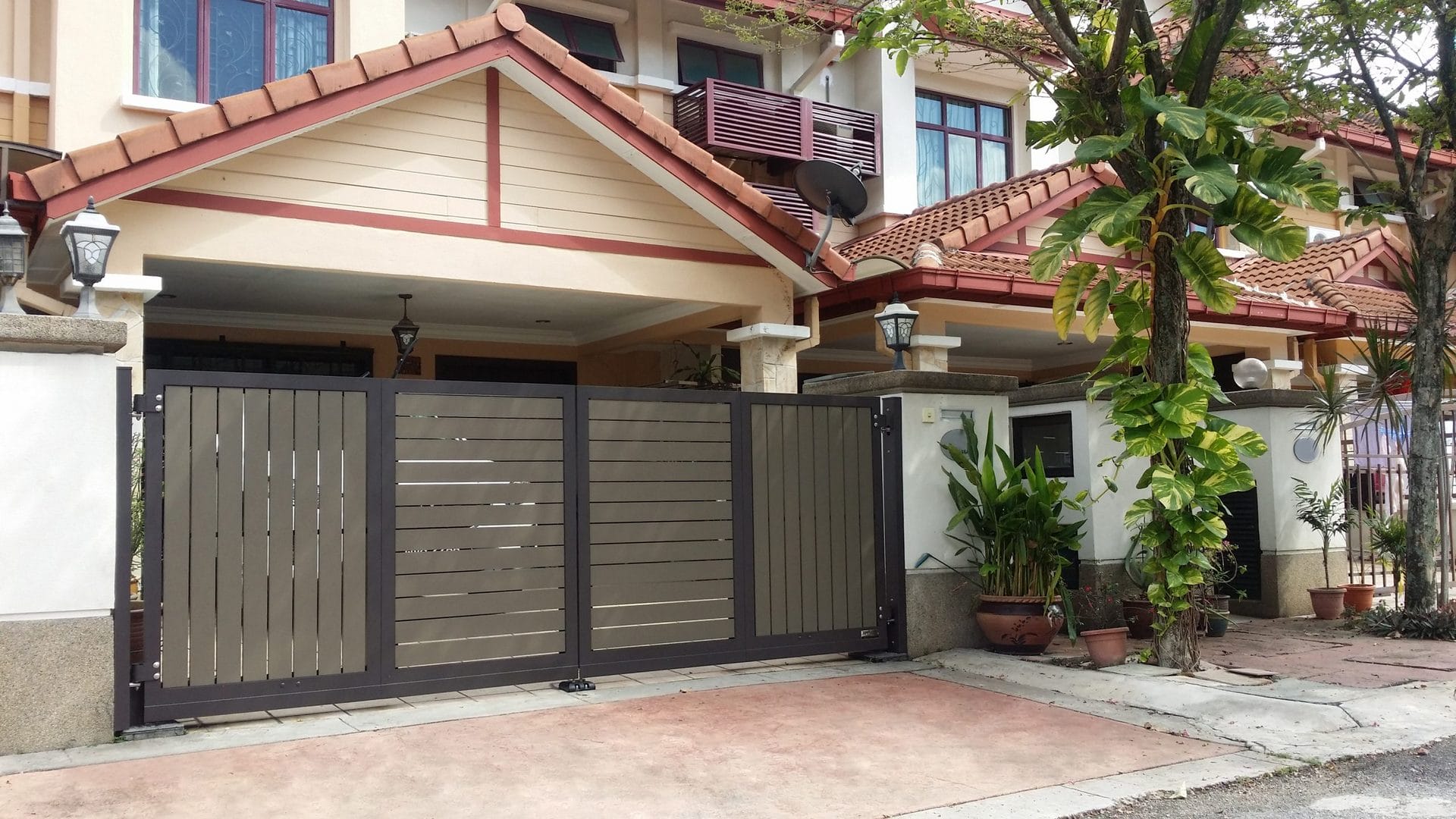 The Trusty UniGate | Delux