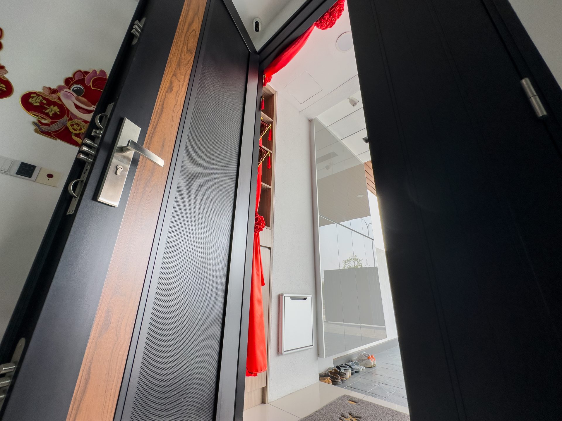 Fully Aluminium Security Door in Malaysia - DELUX AlutechDoor