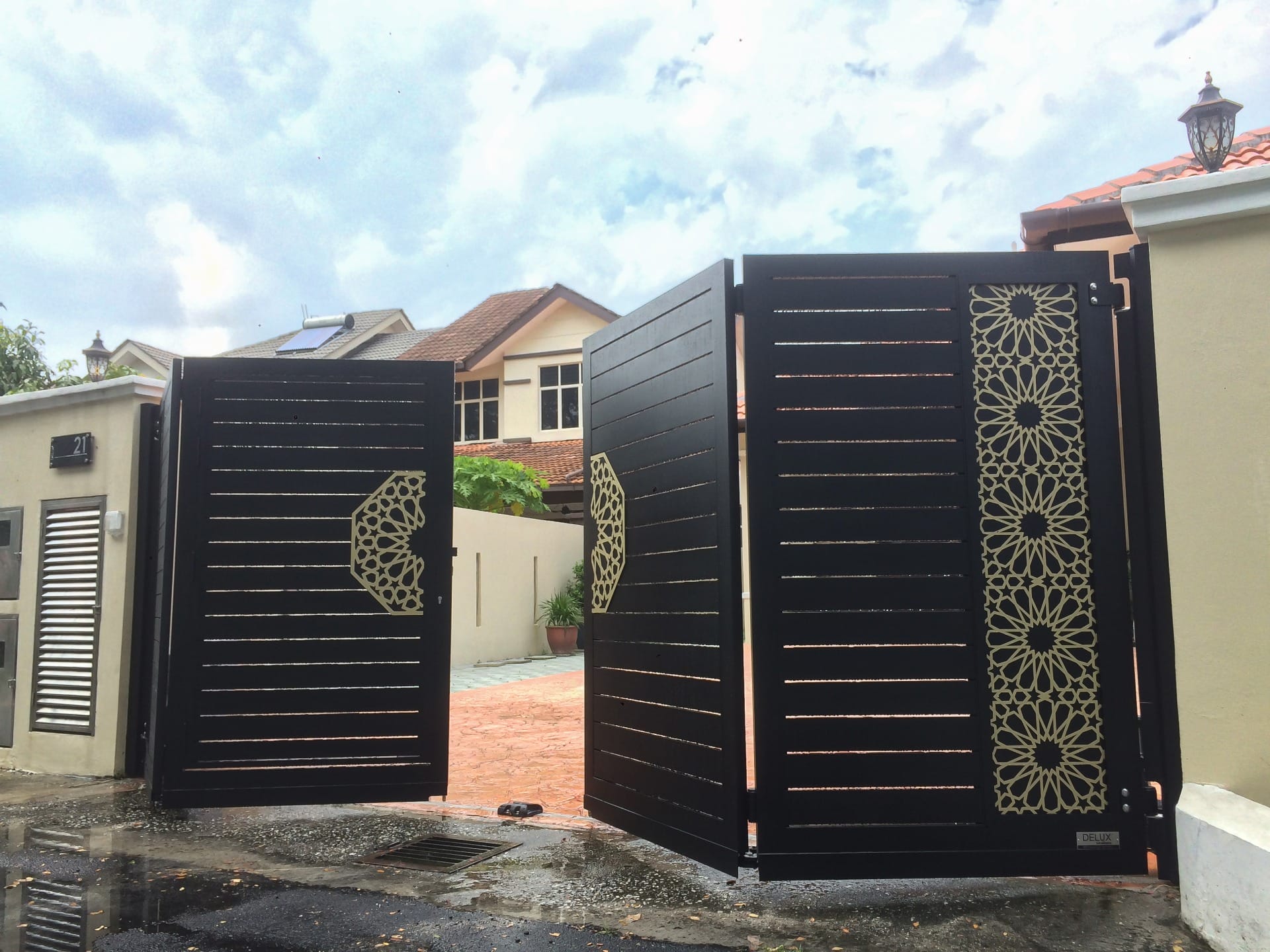 Best Trackless Folding Autogate System in Malaysia - DELUX Unigate