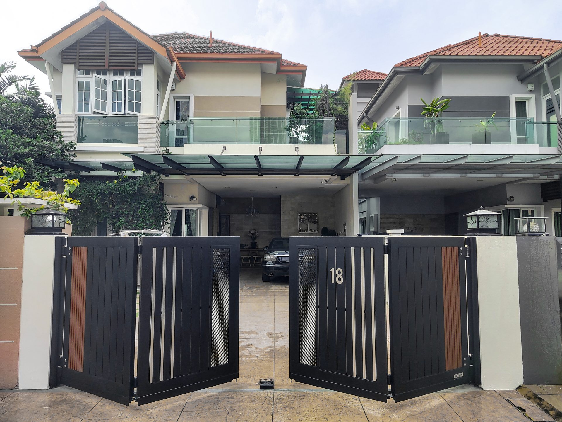 Best Trackless Folding Autogate System in Malaysia - DELUX Unigate