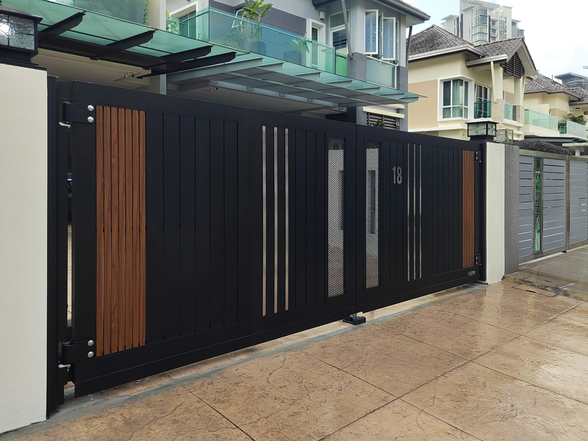 Best Trackless Folding Autogate System in Malaysia - DELUX Unigate